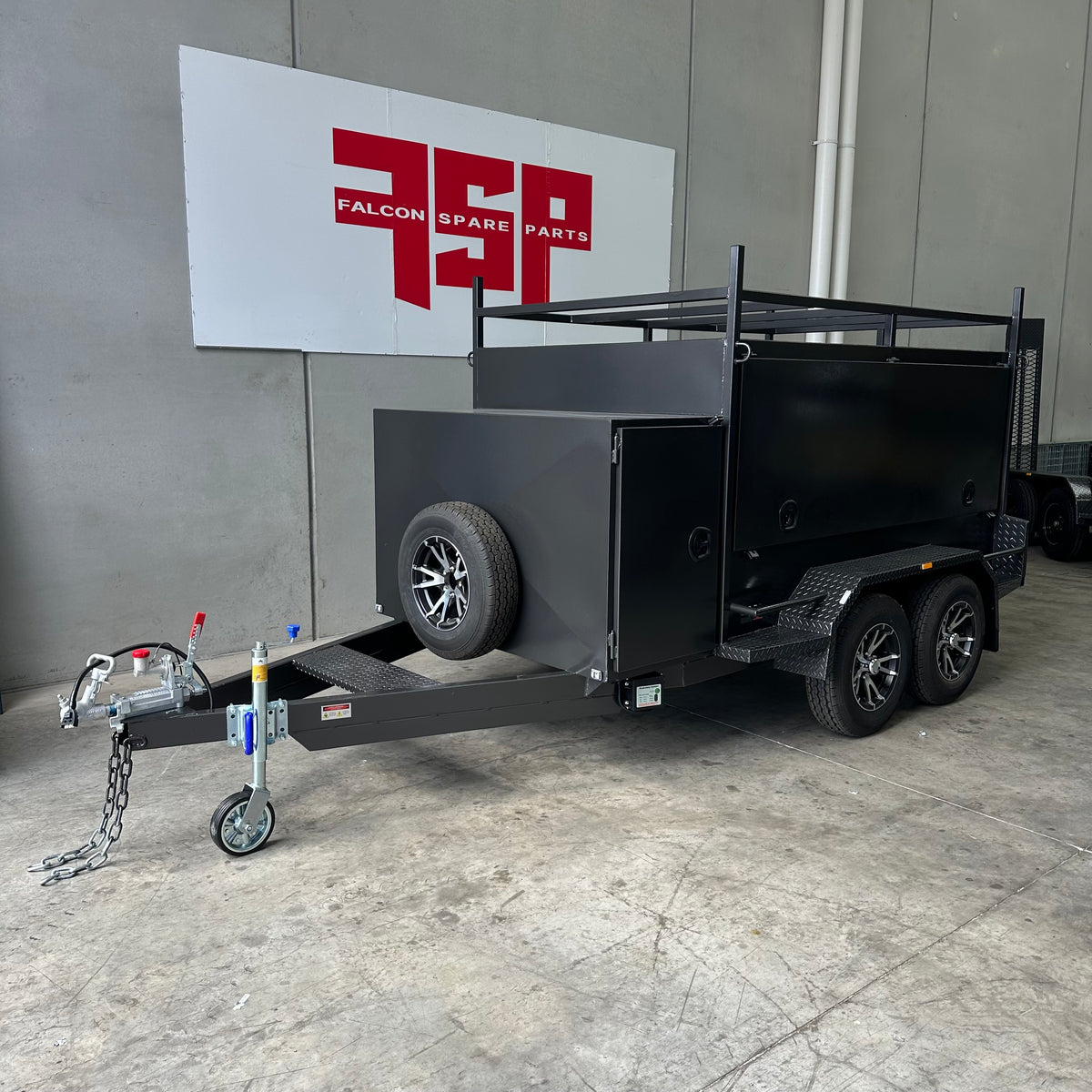 8x5 Tradesman Top with electric locks, drawers & compressor box - 14 ...